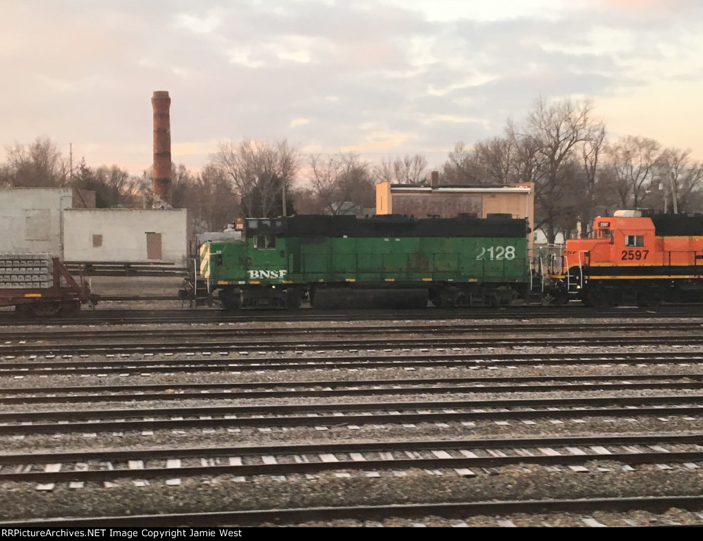 BNSF 2128